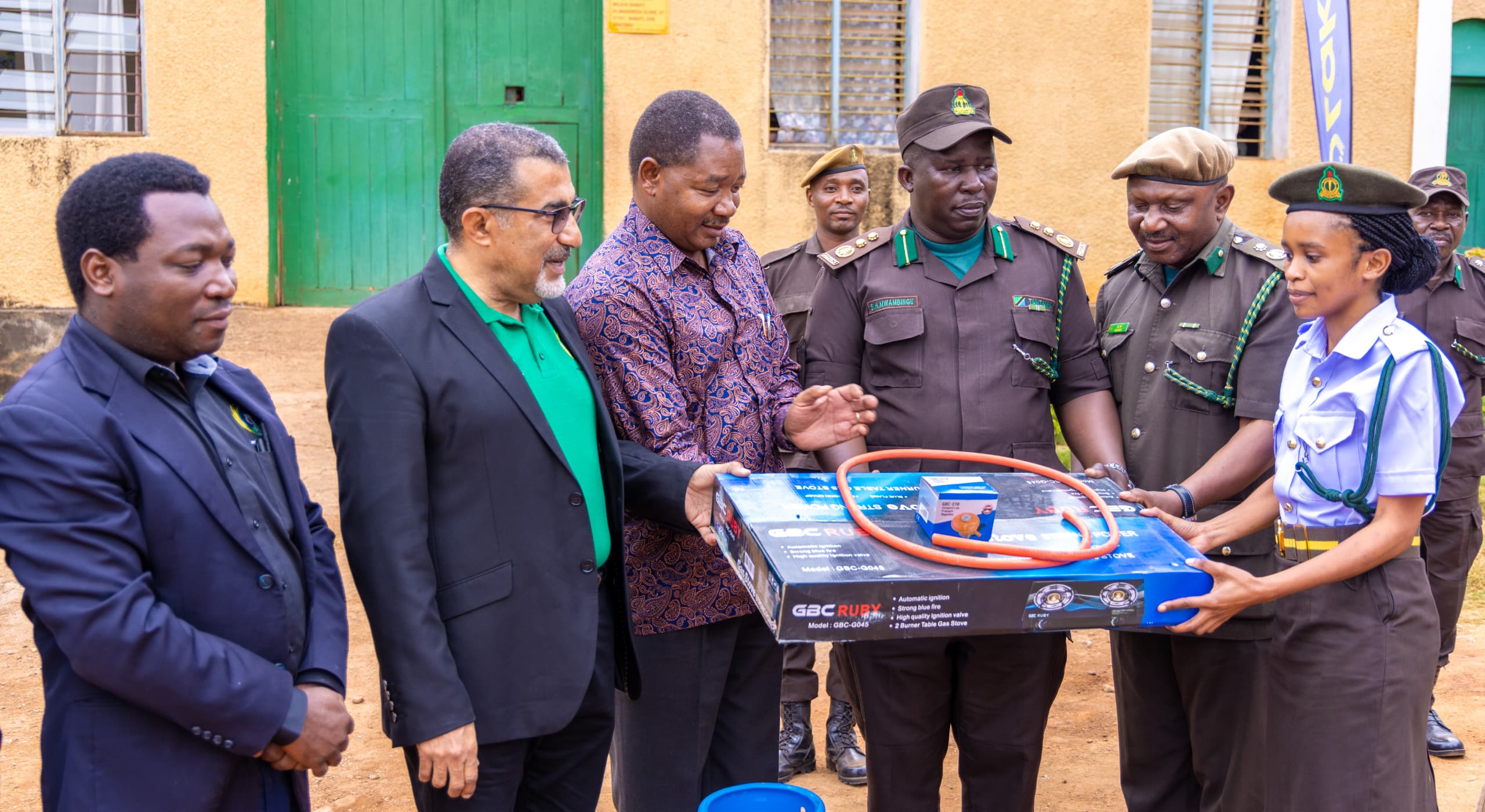 Tanzania Prisons receive 330 gas cylinders in clean energy campaign ...