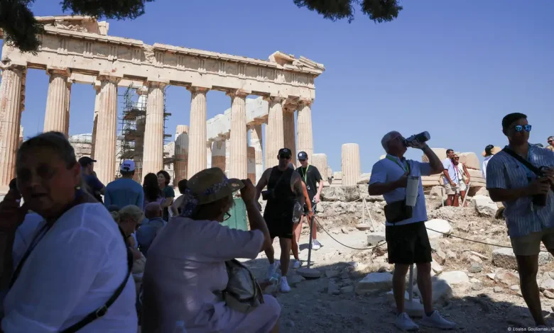 Greece temporarily shuts Acropolis due to heat wave -DW - Daily News